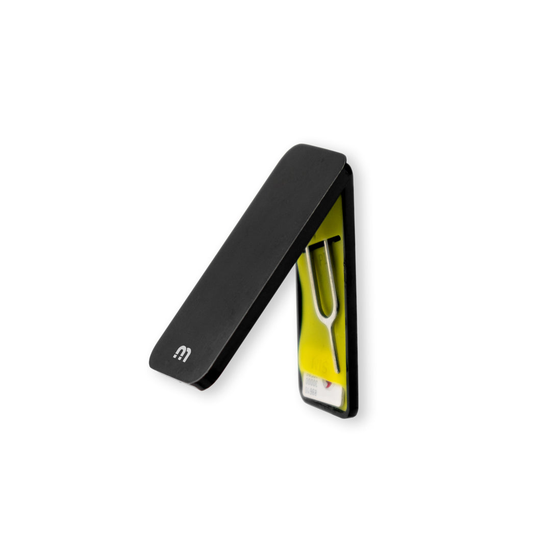 WING: The Slimmest Phone Stand – hellomaco